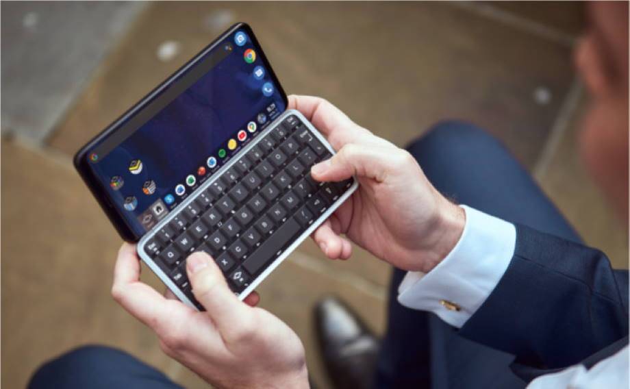 Astro Slide 5G Transformer, un smartphone avec clavier.