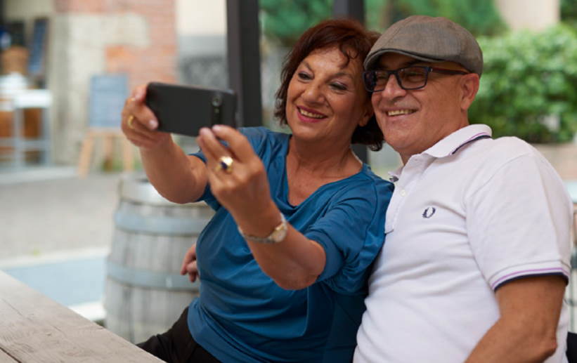 Doro 8050, le nouveau smartphone pour seniors.