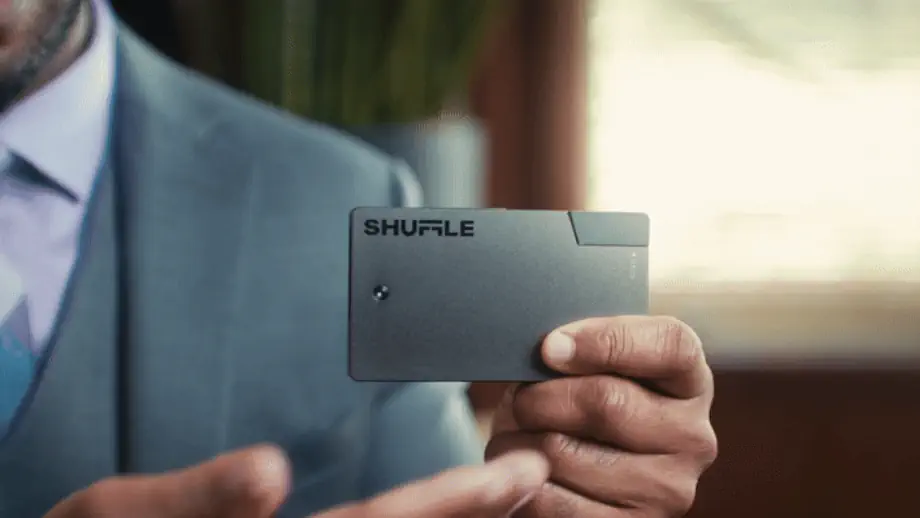 Shuffle Wallet, un porte-carte bancaire qui bloque les ondes pour le paiement sans contact.