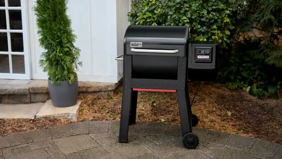 Weber Smoque : un fumoir à pellets connecté pour une cuisson lente et ...